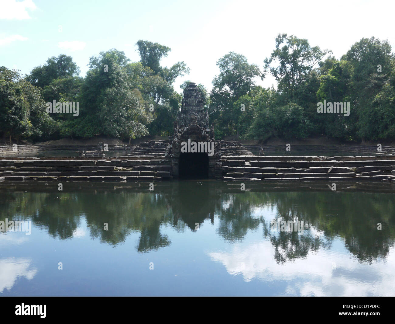 Neak pean hi-res stock photography and images - Alamy