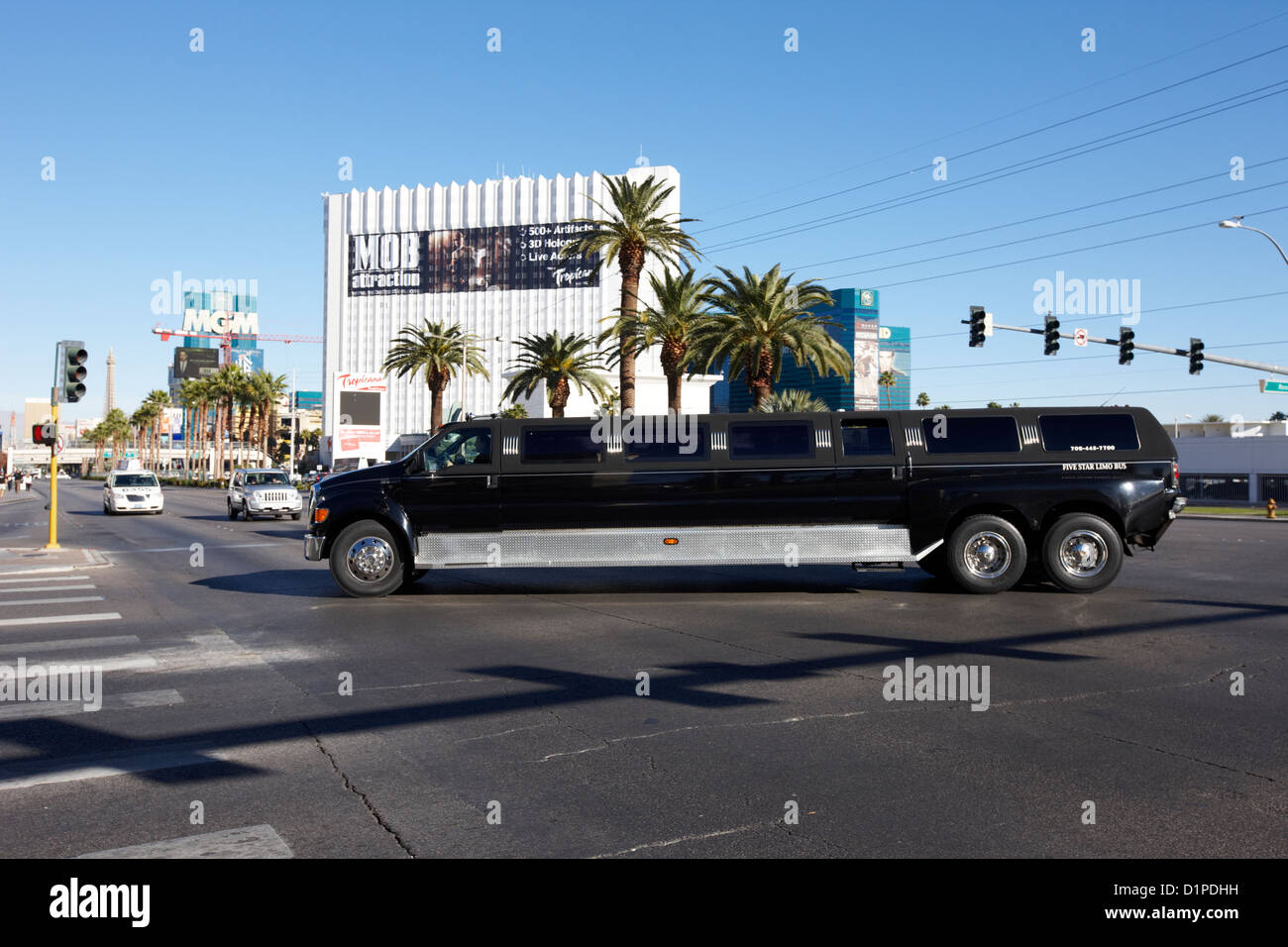mammoth f650 stretch limo on Las Vegas boulevard Nevada USA Stock Photo ... mammoth f650 stretch limo on Las Vegas boulevard Nevada USA Stock Photo ...