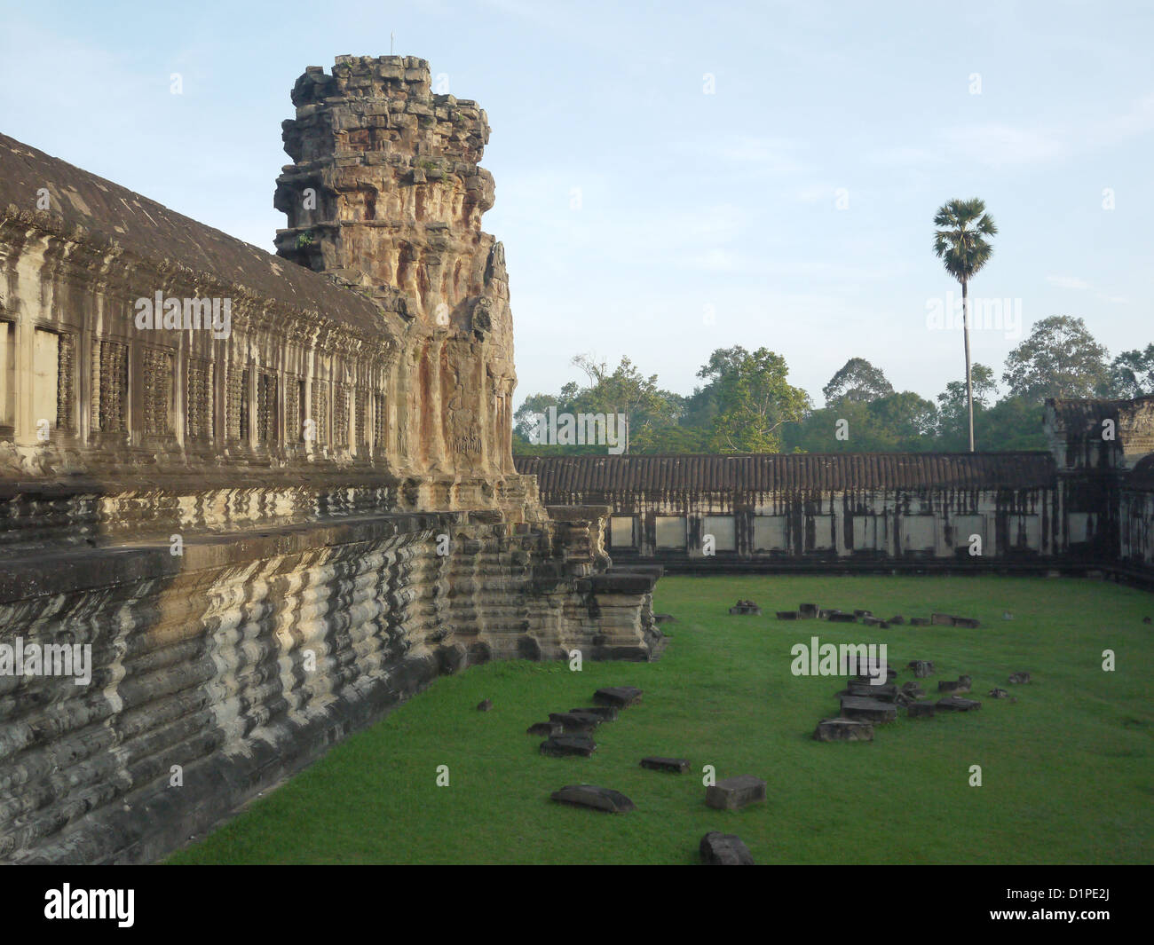 Courtyard of temple hi-res stock photography and images - Alamy