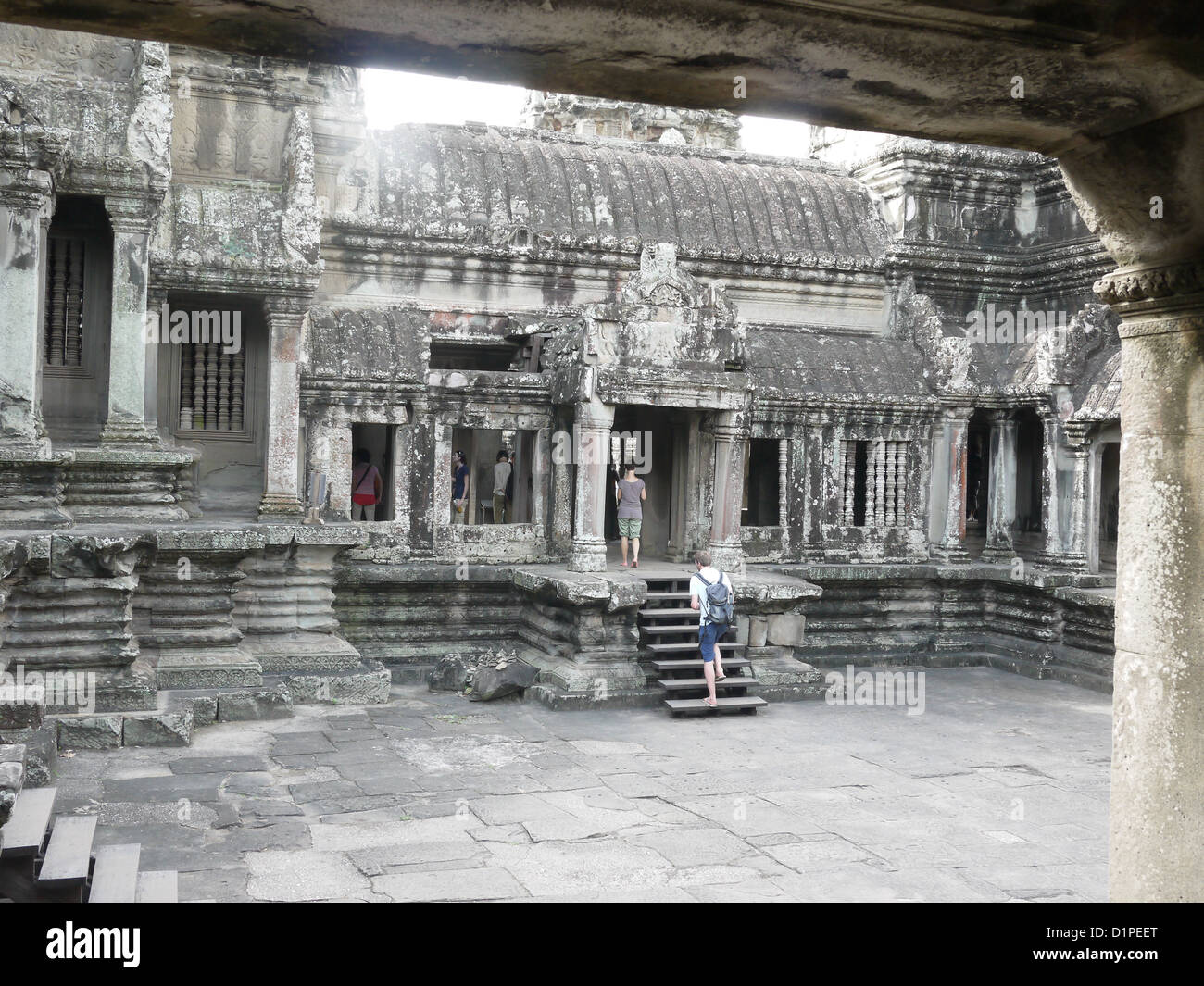 courtyard inside Angkor Wat temple Stock Photo - Alamy