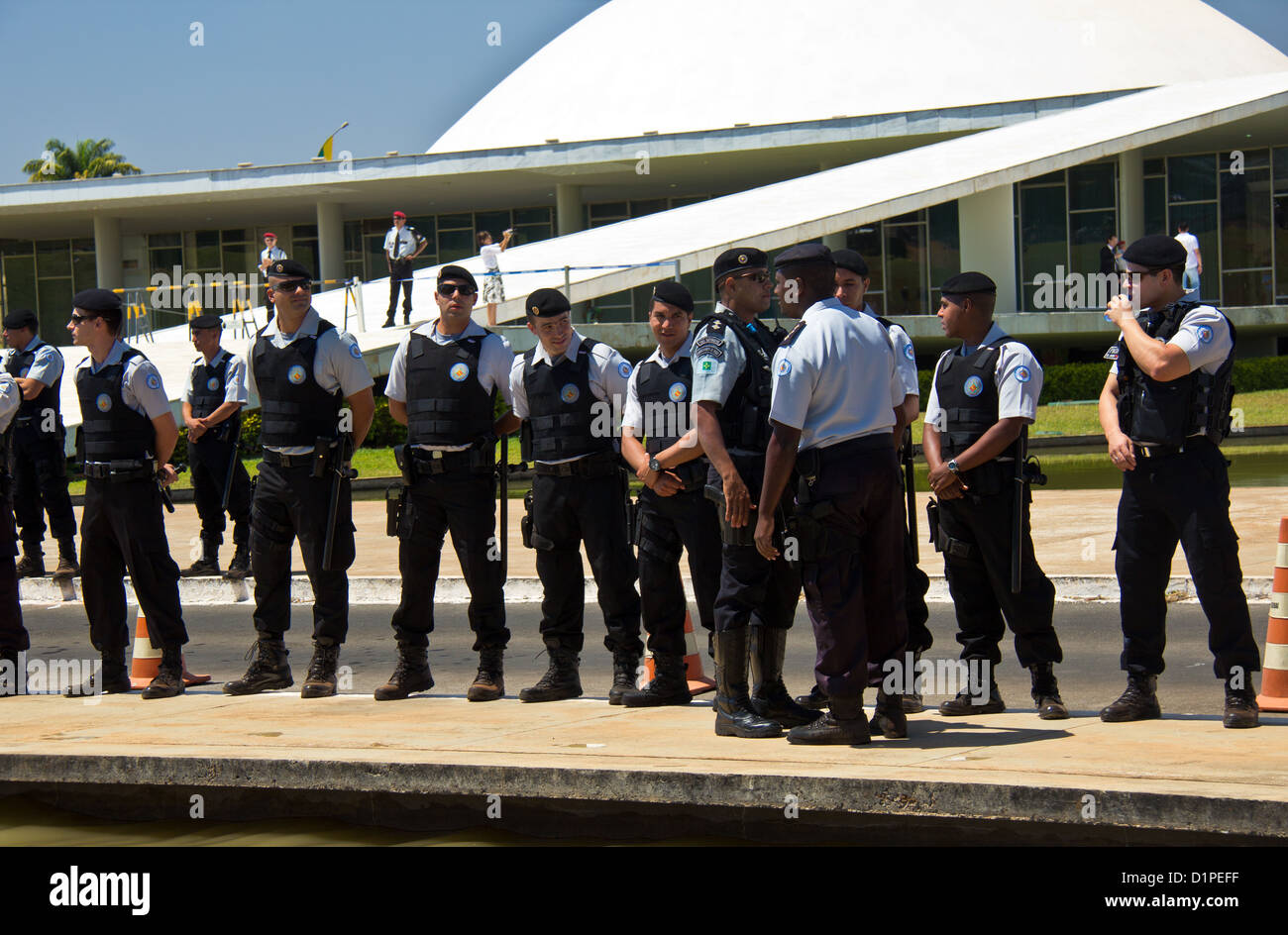 Riot officer hi-res stock photography and images - Alamy