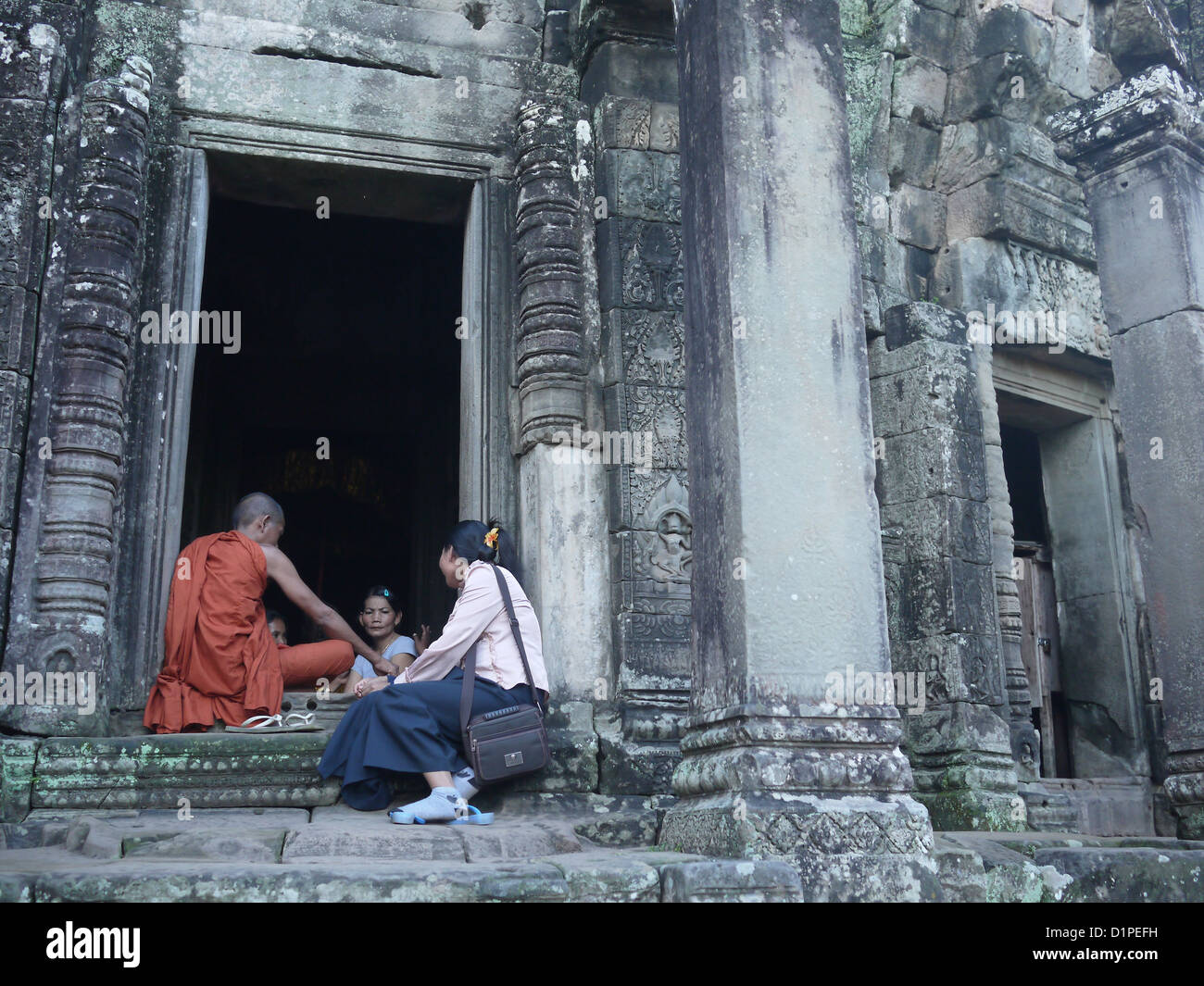 monk resting temple tourist Angkor Wat Cambodia Stock Photo - Alamy