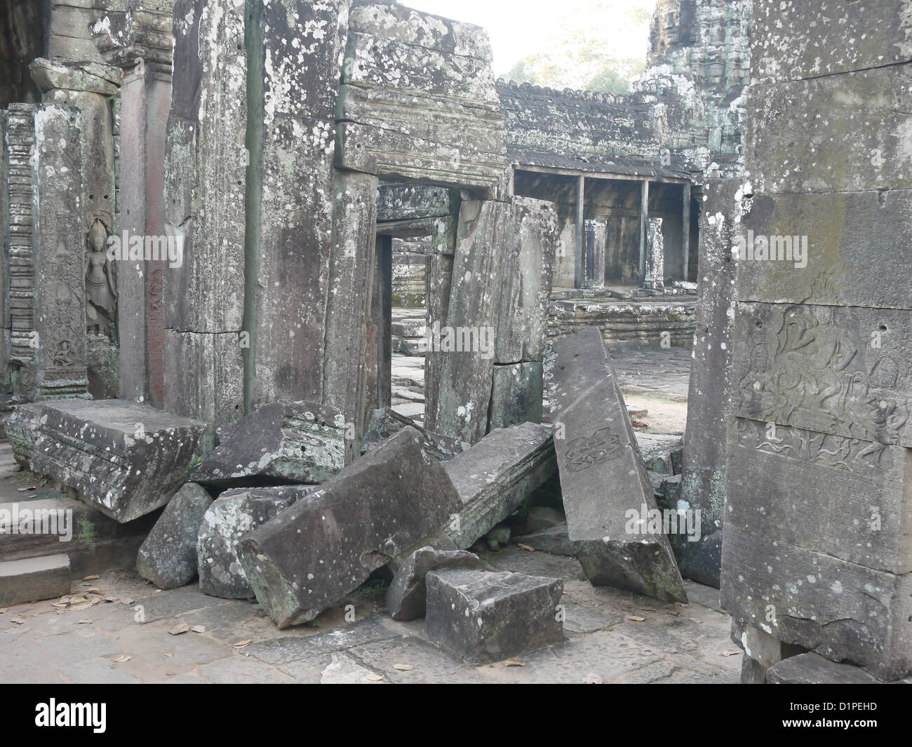 stone wall crumble destructed destroy old Stock Photo - Alamy