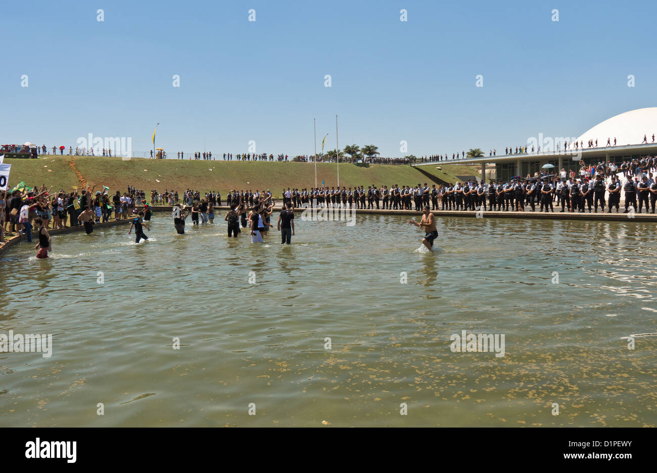 Federal police against corruption hi-res stock photography and images ...