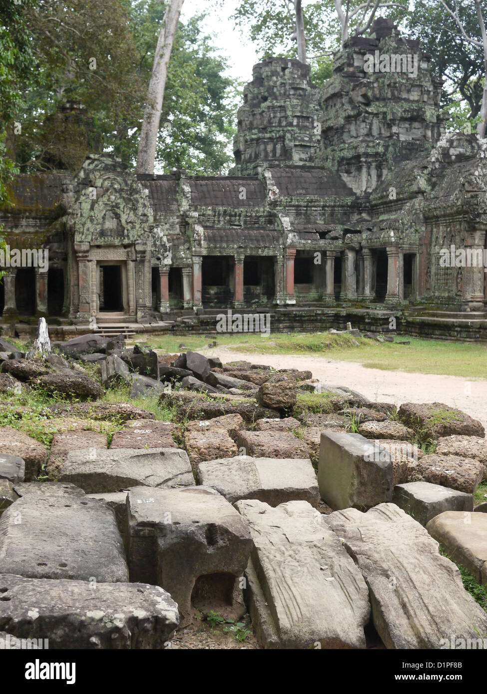 Ta Prohm temple front courtyard Stock Photo - Alamy