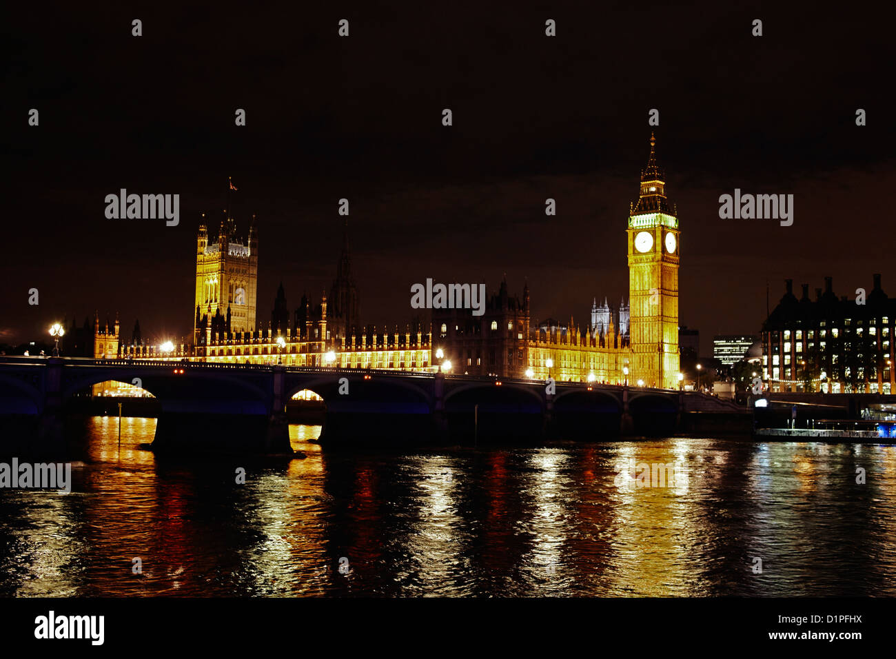 London night time lights hi-res stock photography and images - Alamy