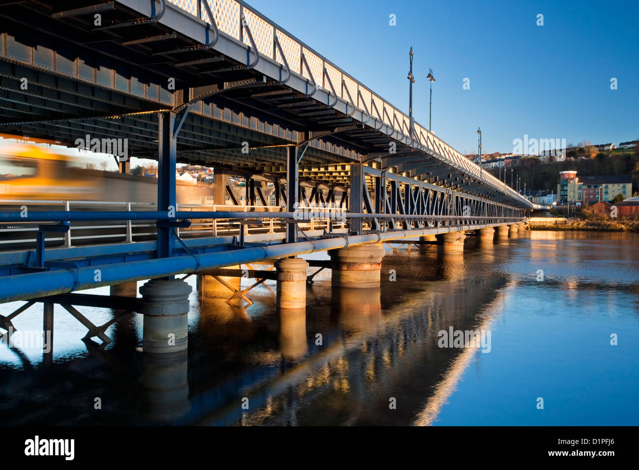 Bridge over river foyle hi-res stock photography and images - Alamy