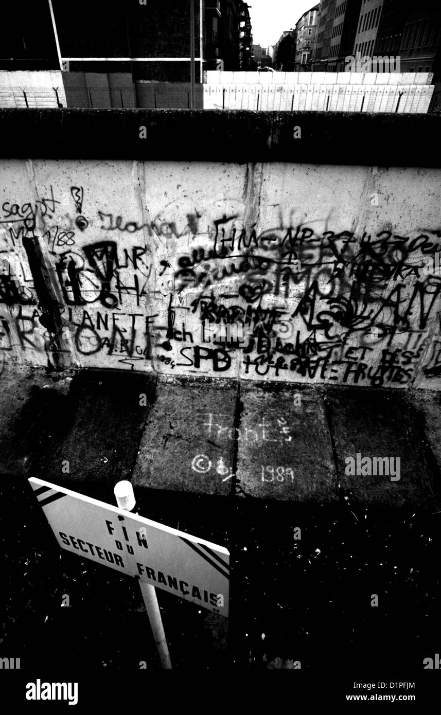 The berlin wall 1989 Black and White Stock Photos & Images - Alamy