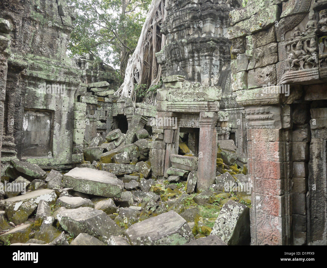 Ta Prohm broken wall destructed structure Stock Photo - Alamy