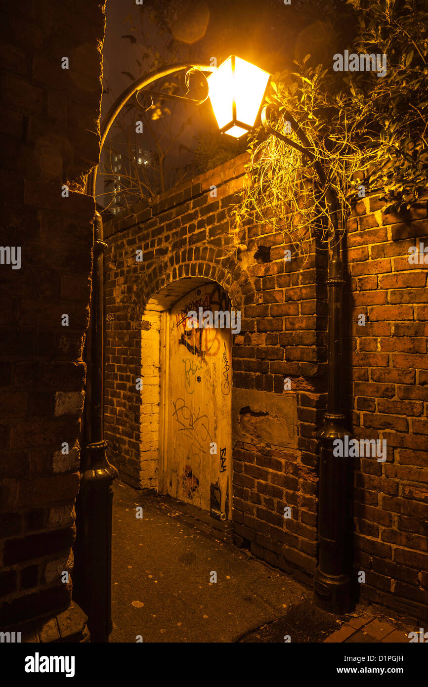 Birmingham brick alleyway with street lamp, Birmingham, England, UK ...