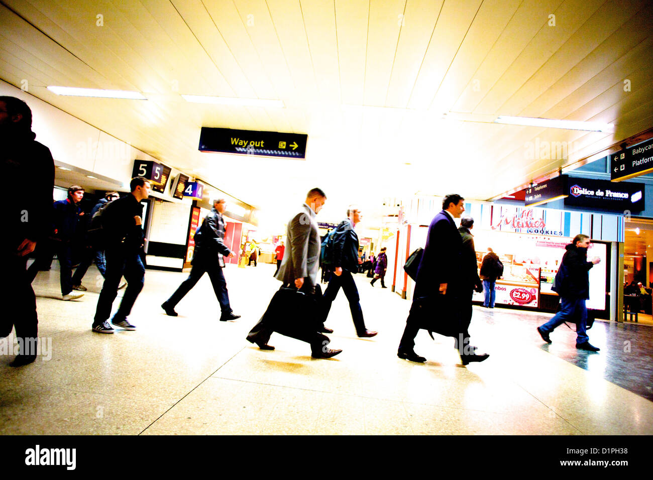 Commuters walking through Liverpool Street station Stock Photo - Alamy