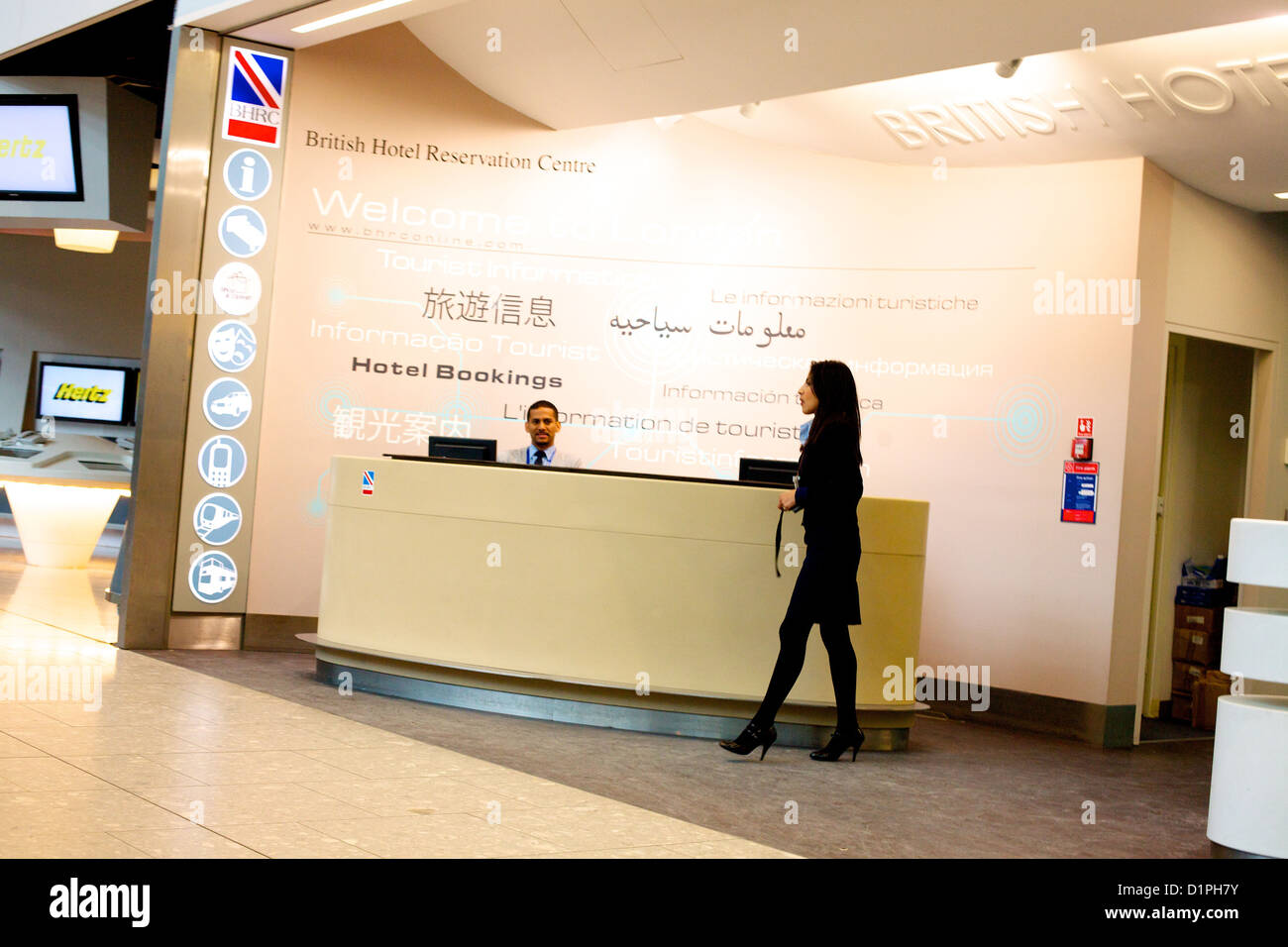 Man behind hotel desk hi-res stock photography and images - Alamy