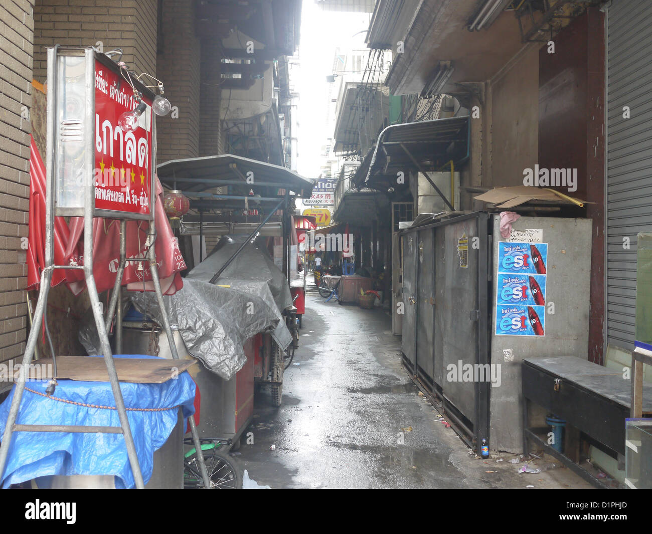 Bangkok side street alley Stock Photo - Alamy