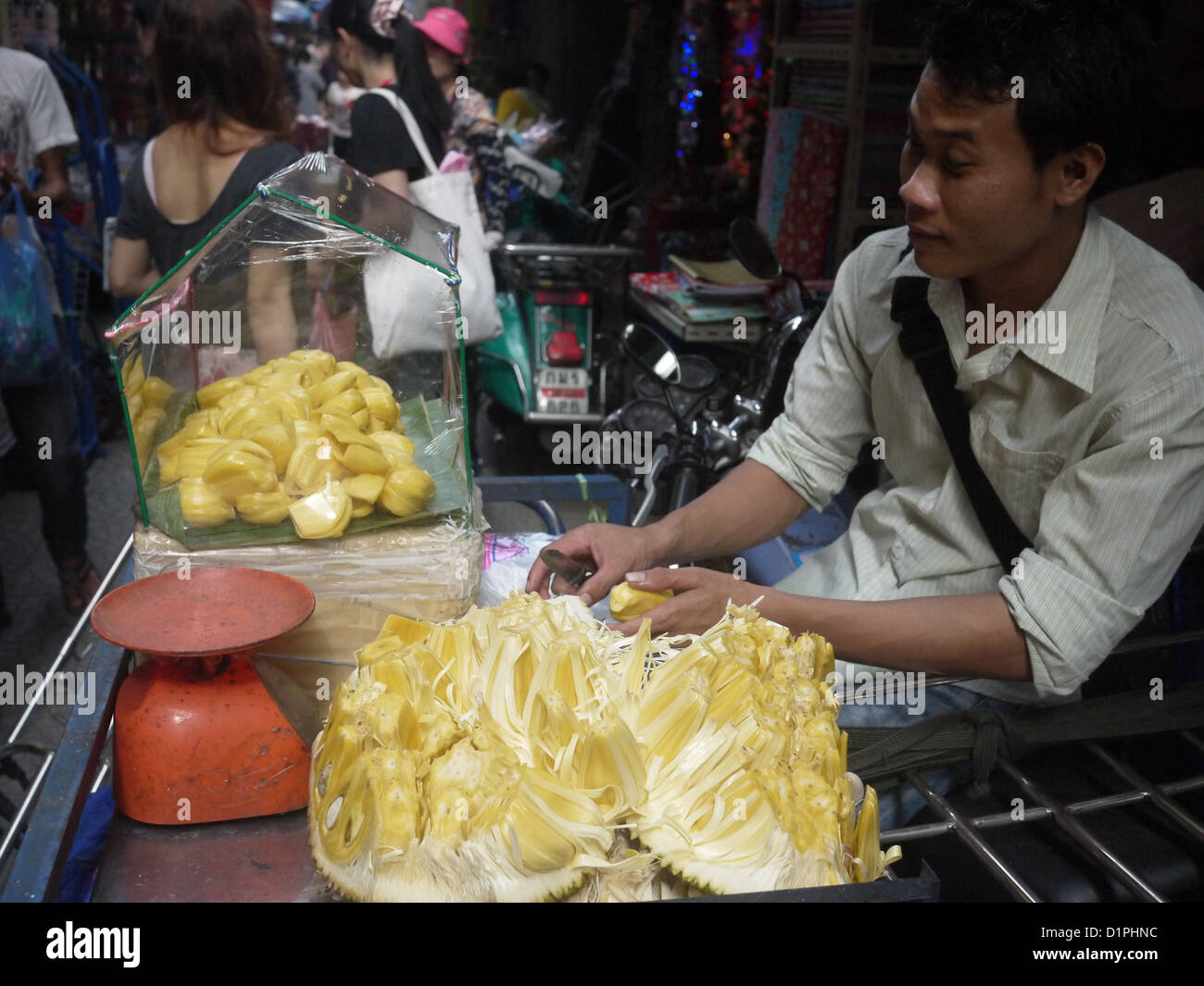man extract meat from jackfruit Stock Photo - Alamy