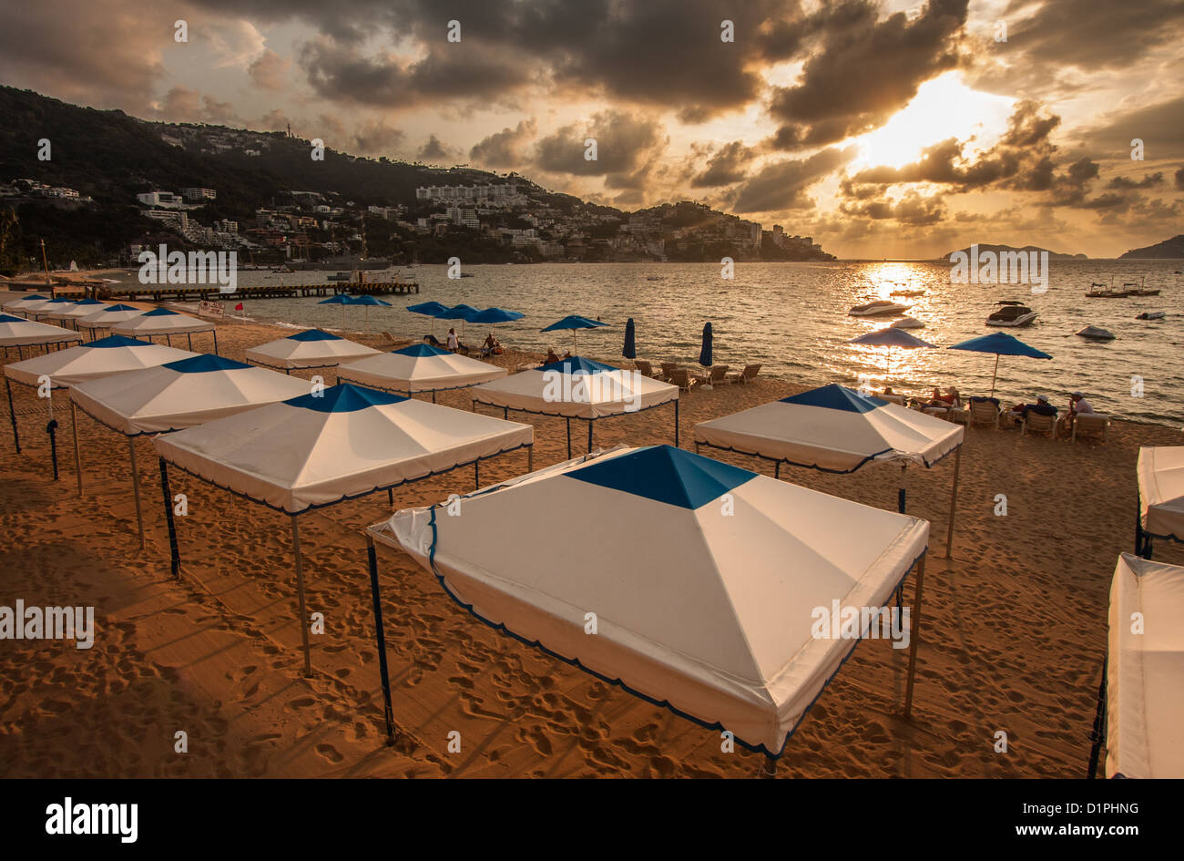 Sunset pacific ocean acapulco hi-res stock photography and images - Alamy