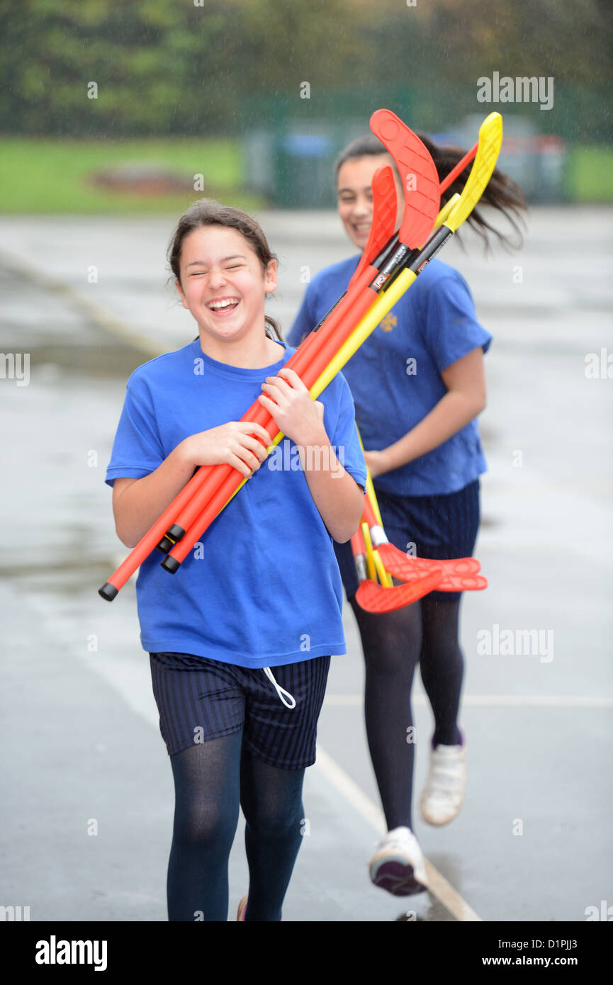 Running inside from rain hi-res stock photography and images - Alamy
