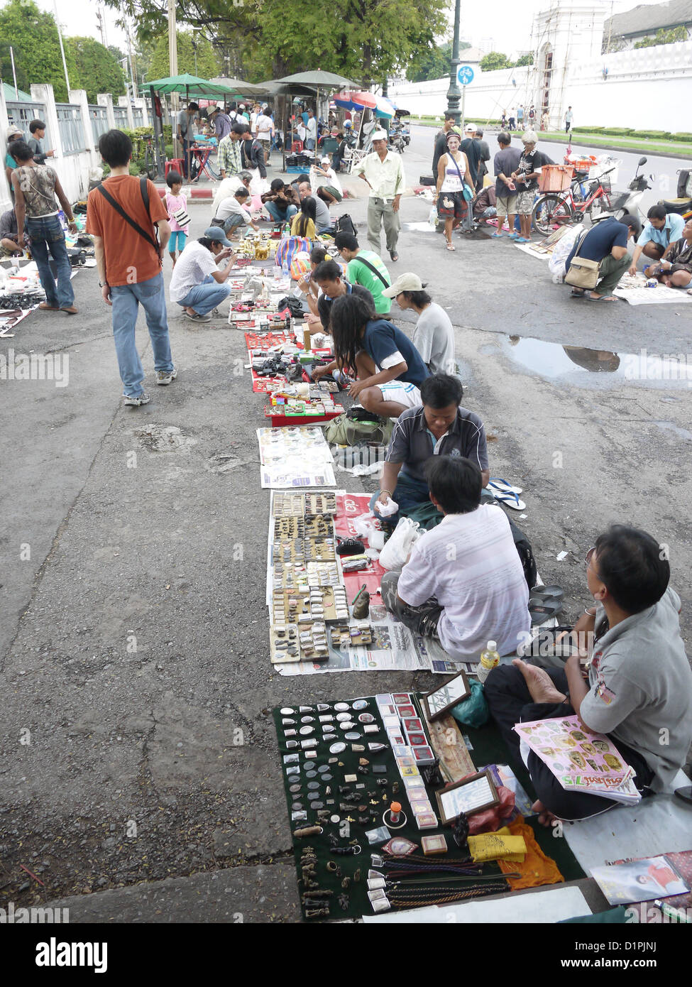 Bangkok street vendors selling small item Stock Photo - Alamy