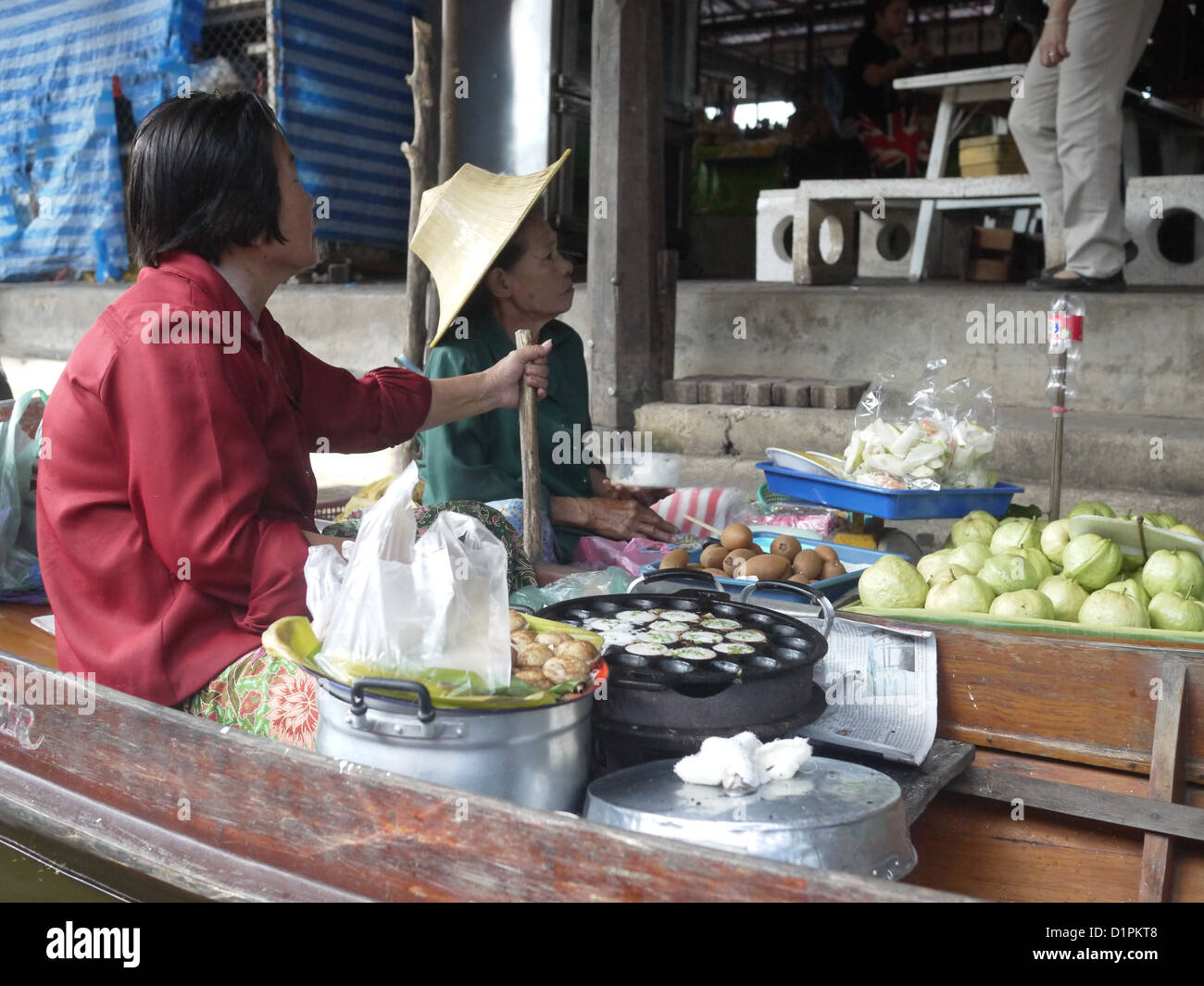 Thailand floating market boat vendor Stock Photo - Alamy