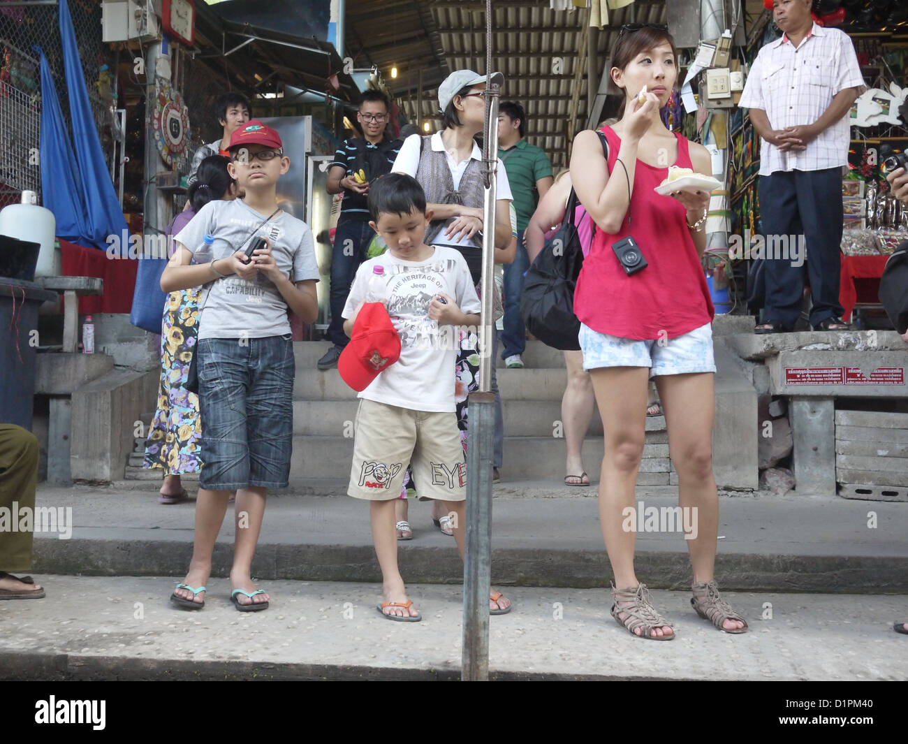 asian woman children waiting Stock Photo - Alamy