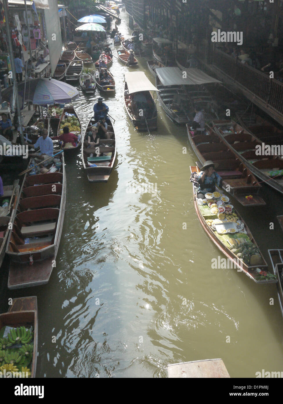 Asian floating market Stock Photo - Alamy