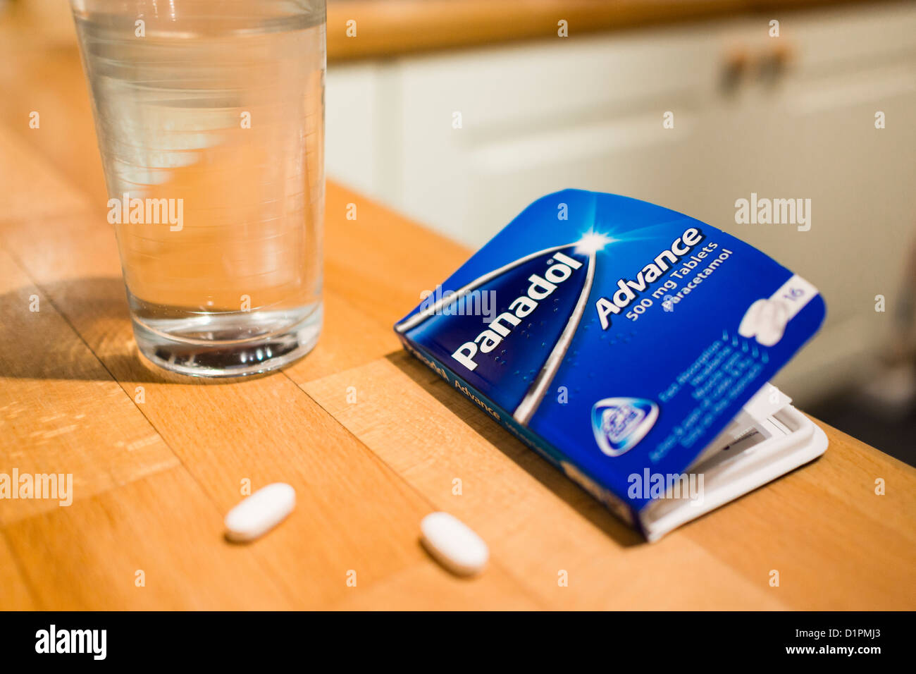 Painkillers hi-res stock photography and images - Alamy