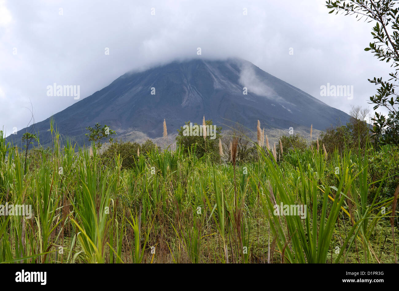 Cordillera de guanacaste volcano hi-res stock photography and images ...