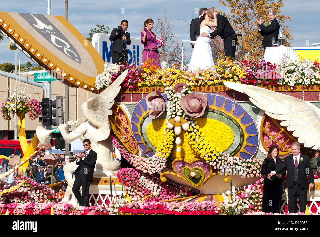 Newlyweds Nicole Angelillo and Gerald Sapienza, both of Chesapeake, Va ...