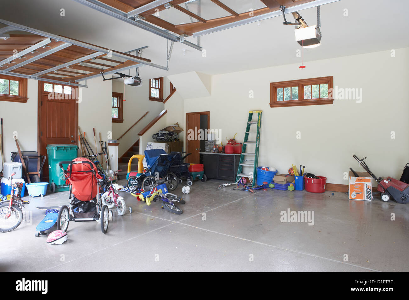Messy Garage High Resolution Stock Photography and Images - Alamy