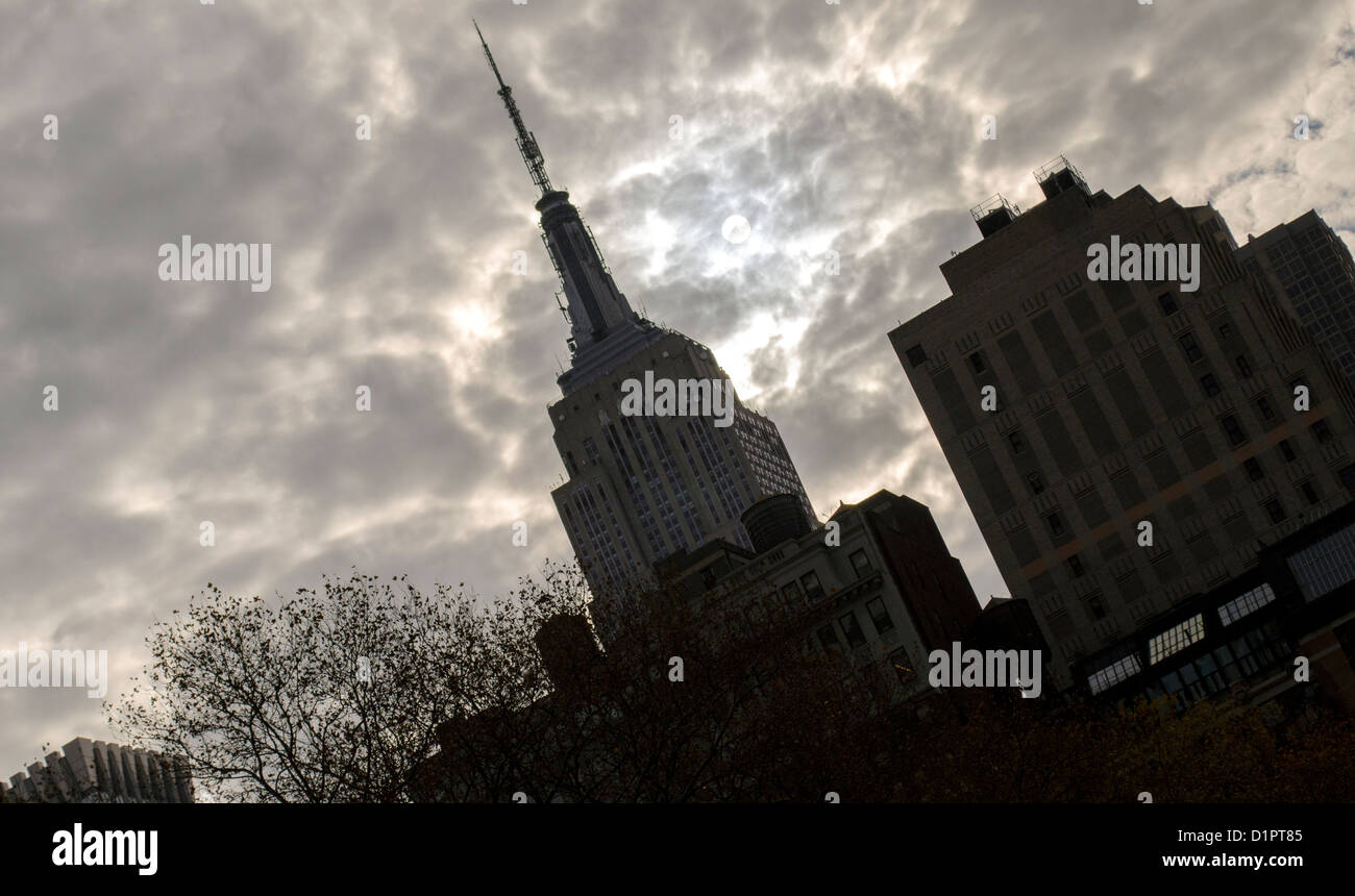Empire state building new york sun hi-res stock photography and images - Alamy