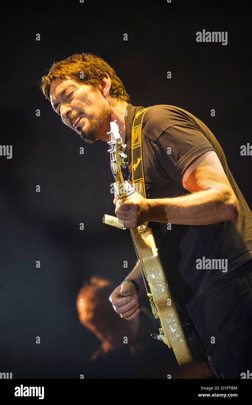 Chris rea singer hi-res stock photography and images - Alamy
