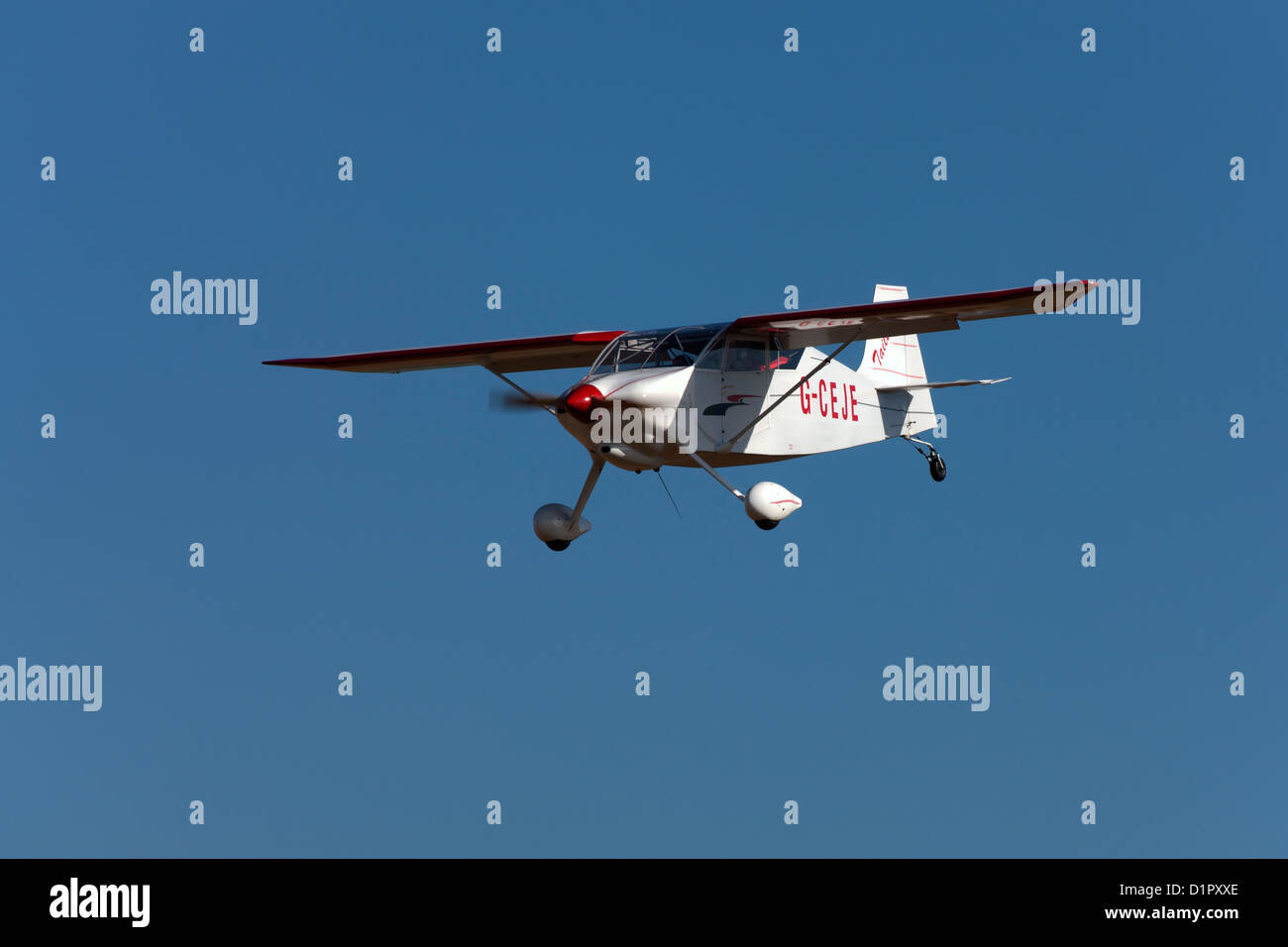 Wittman W10 Tailwind G-CEJE on final approach to land at Breighton ...