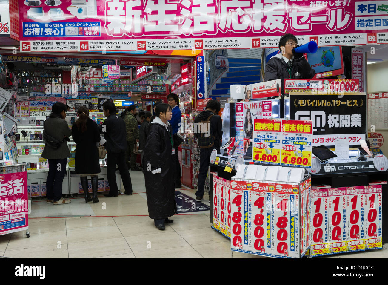 Shopping In Shinjuku Mall High Resolution Stock Photography and Images ...