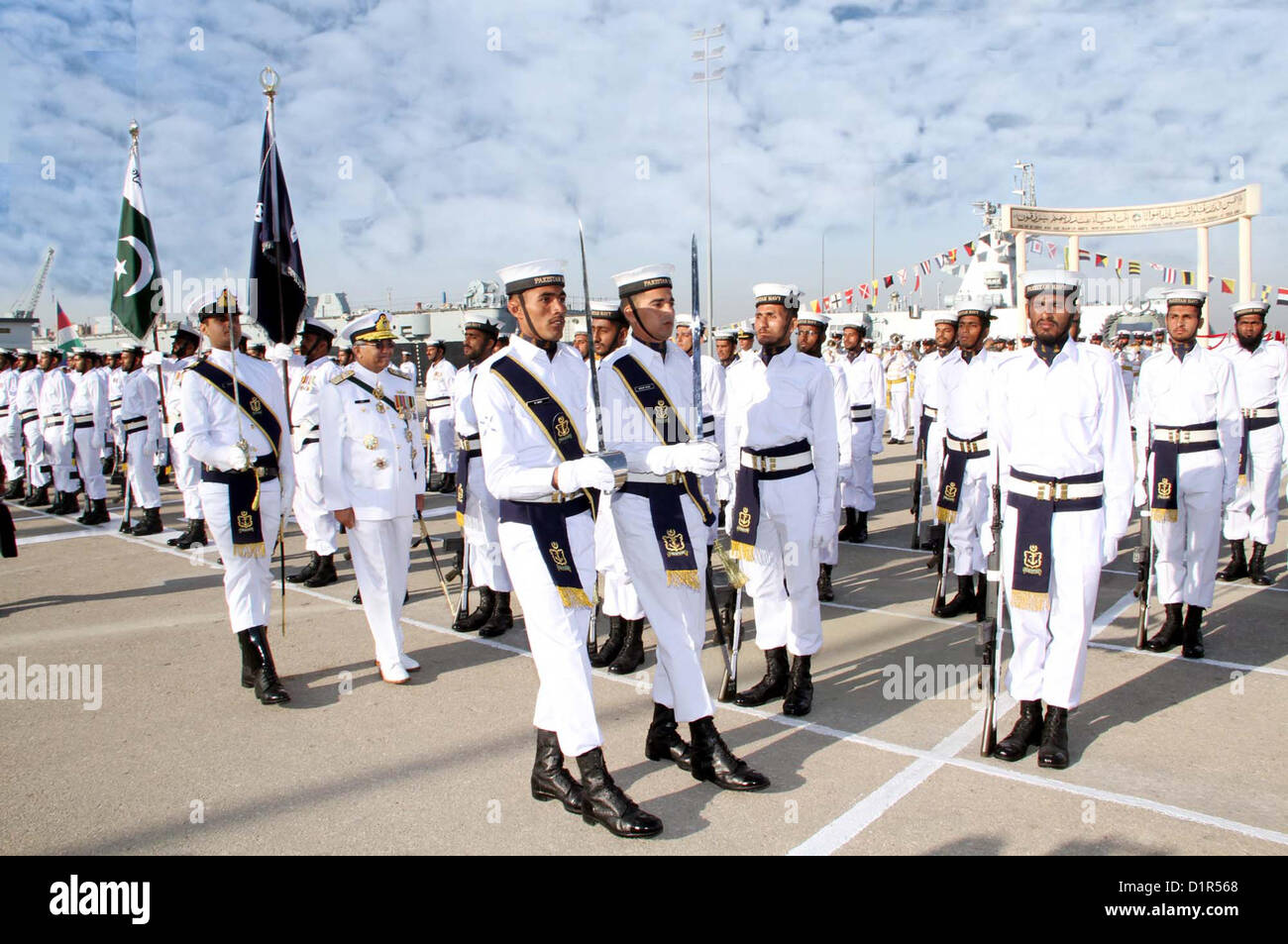 Pn dockyard karachi the parade presents salute hi-res stock photography ...