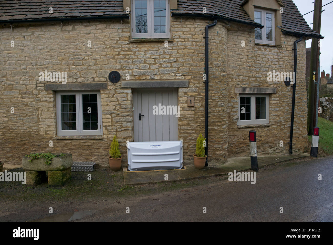 Flood defence barrier hi-res stock photography and images - Alamy