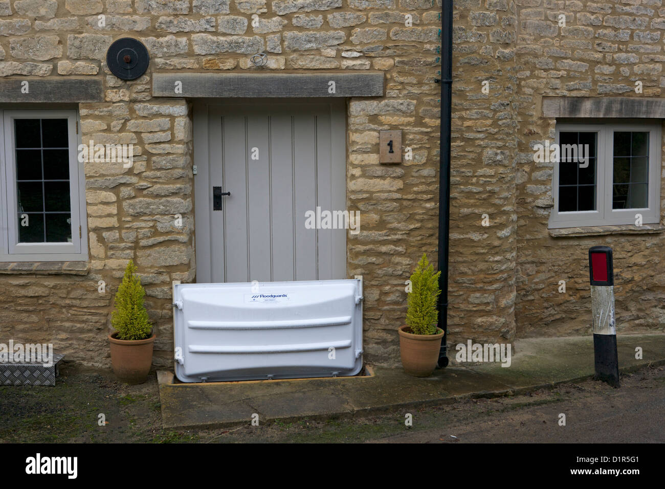 Flood defence barrier hi-res stock photography and images - Alamy