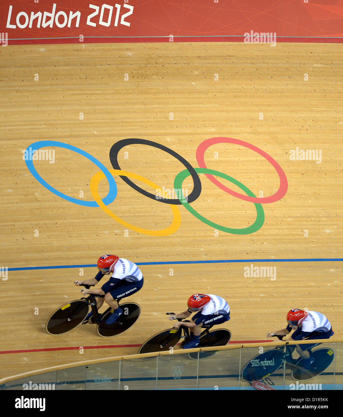 The Team GB Pursuit team go past the Olympic rings. Olympic rings on ...