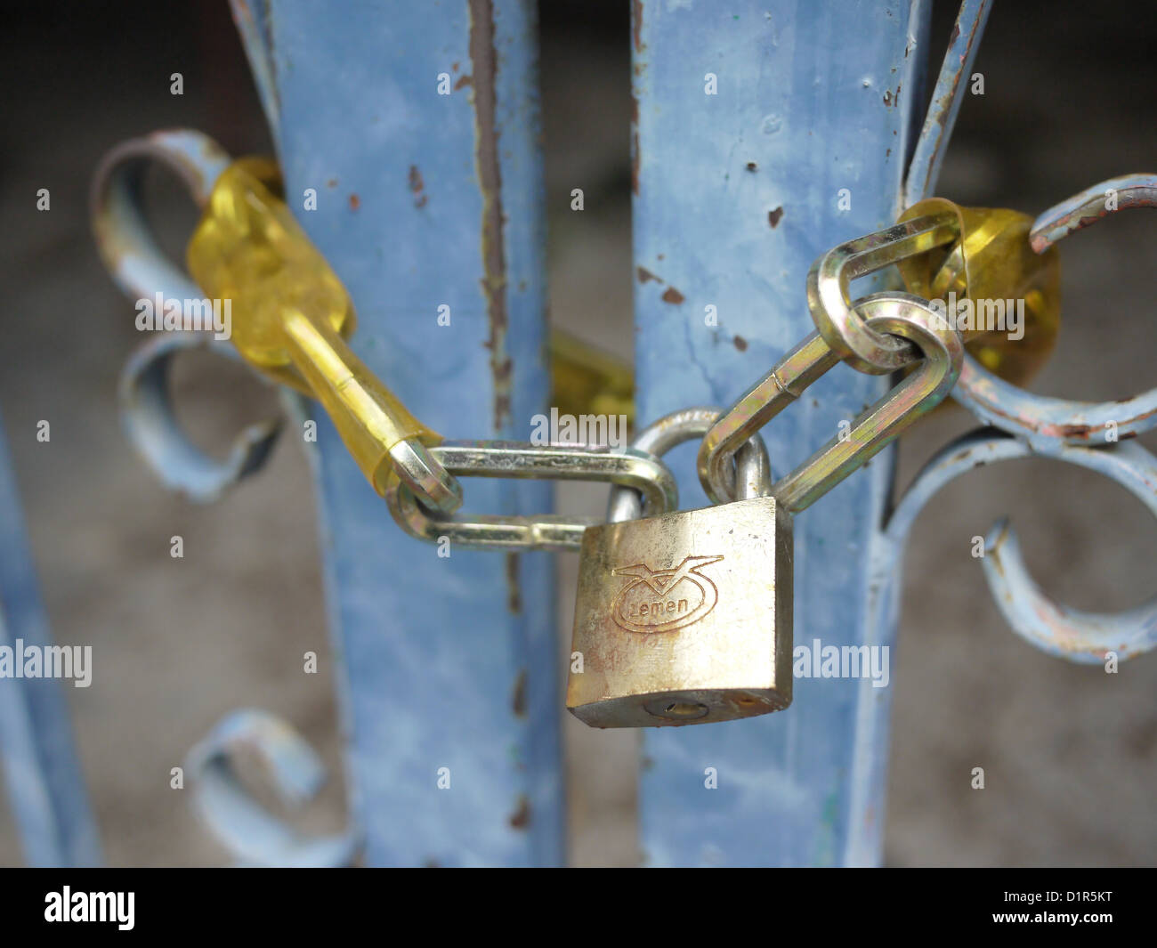 metal lock chain Stock Photo - Alamy