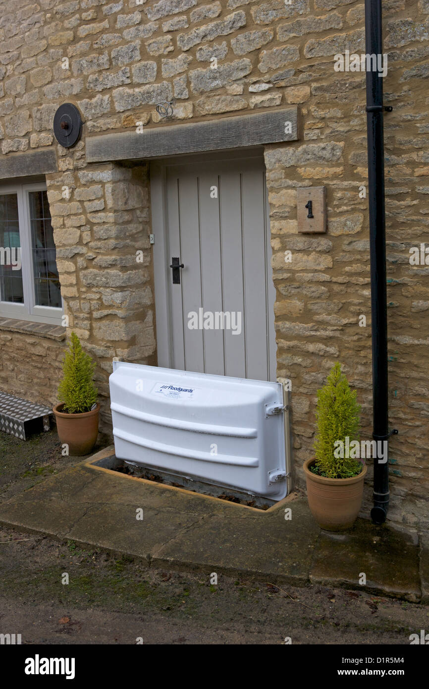 Flood defence barrier hi-res stock photography and images - Alamy