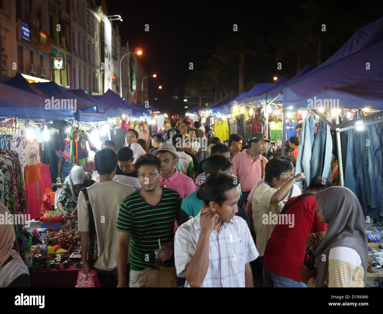 congested people busy night market shopping Asia Stock Photo - Alamy