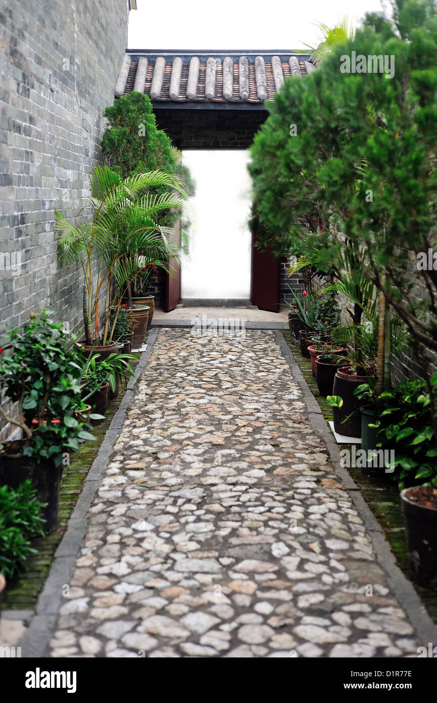 Traditional Chinese garden path leading to a door Stock Photo - Alamy