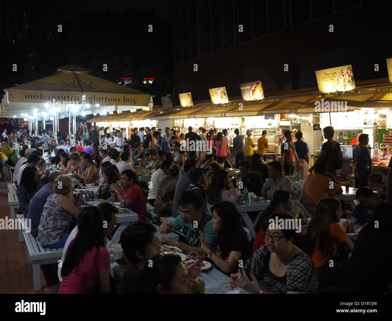 Singapore open food court at night crowd busy Stock Photo - Alamy