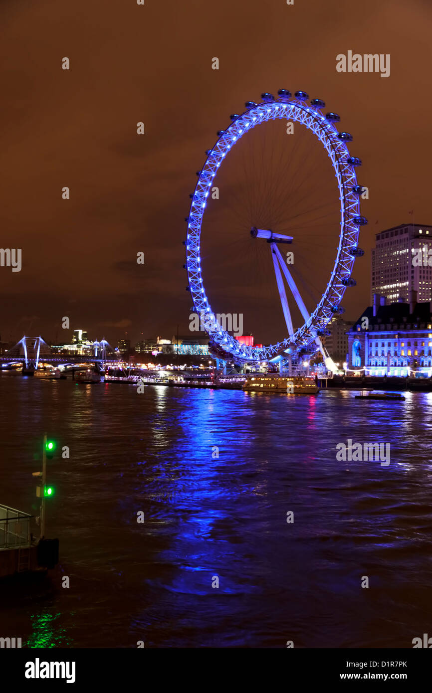 London famous attraction eye giant hi-res stock photography and images ...