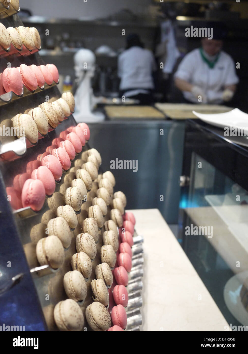 macaroon pastry chef Stock Photo - Alamy