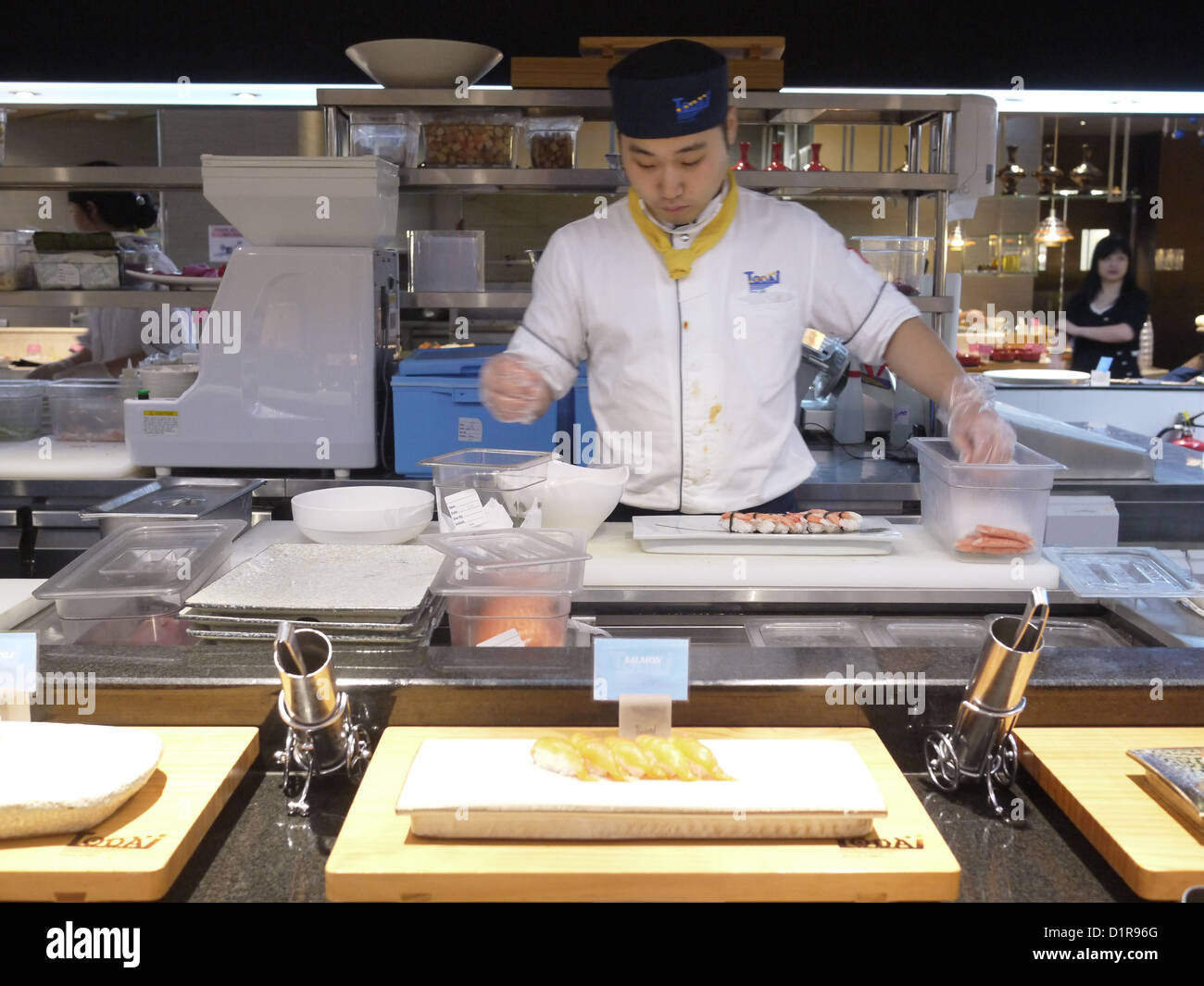 japanese chef making sushi Stock Photo - Alamy
