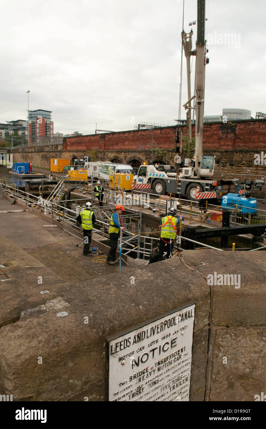 Office lock; Leeds & Liverpool canal, Leeds; replacing a lock gate ...
