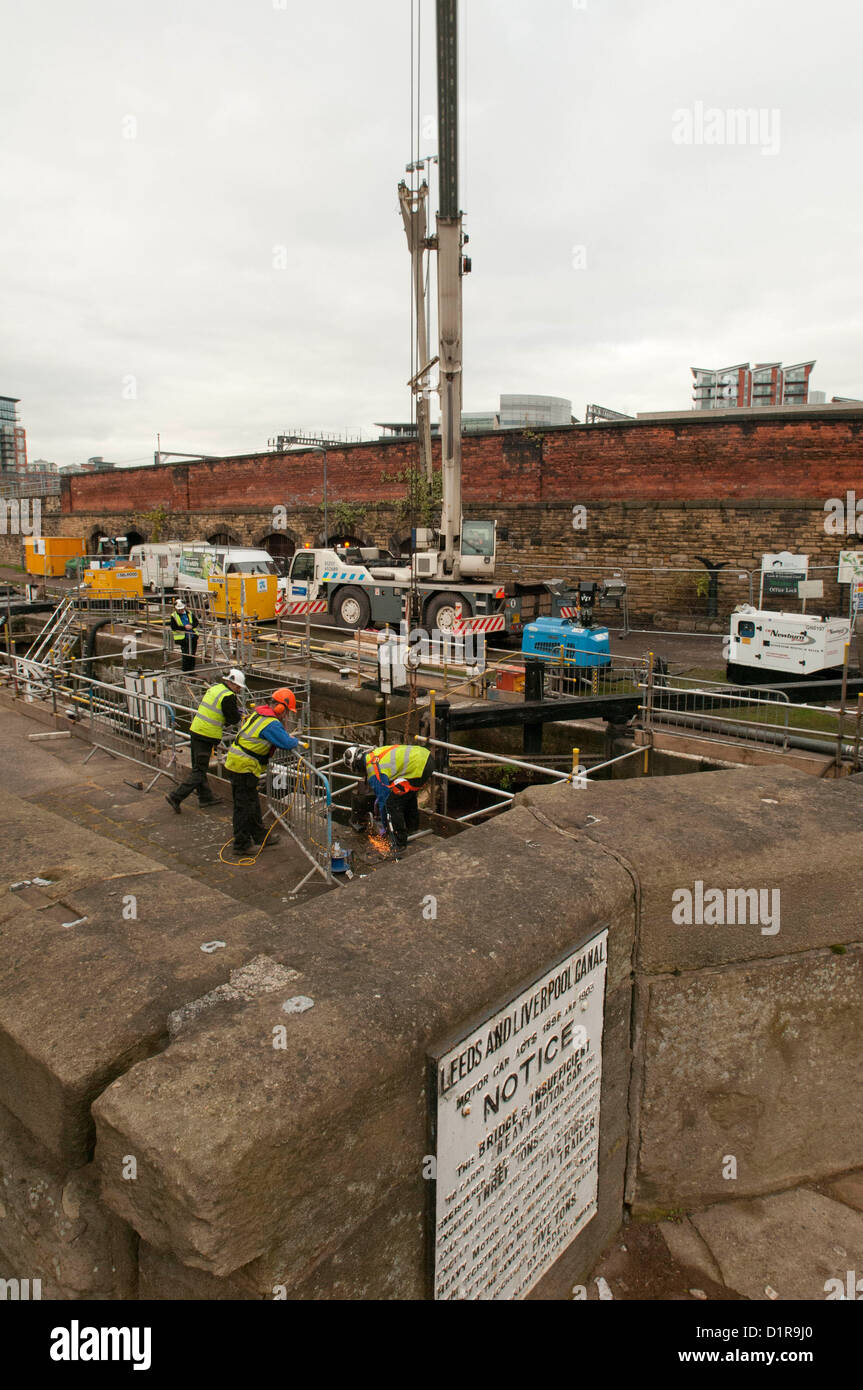 Office lock; Leeds & Liverpool canal, Leeds; replacing a lock gate ...