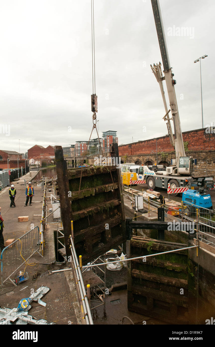 Office lock; Leeds & Liverpool canal, Leeds; replacing a lock gate ...