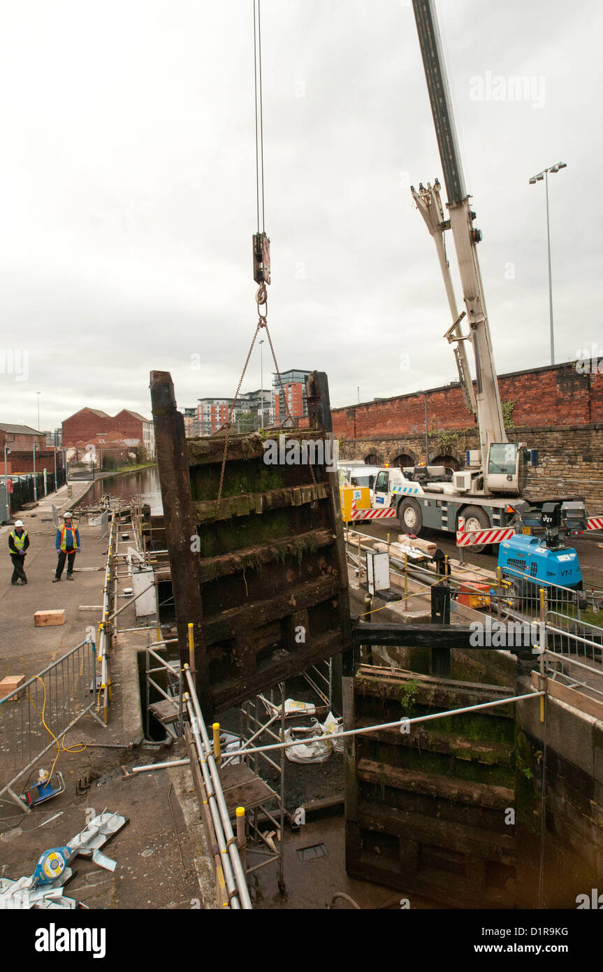 Office lock; Leeds & Liverpool canal, Leeds; replacing a lock gate ...