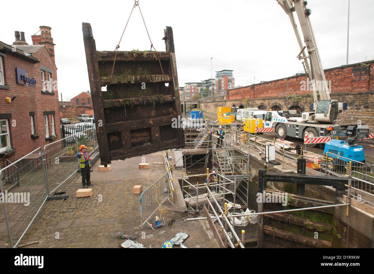 Office lock; Leeds & Liverpool canal, Leeds; replacing a lock gate ...
