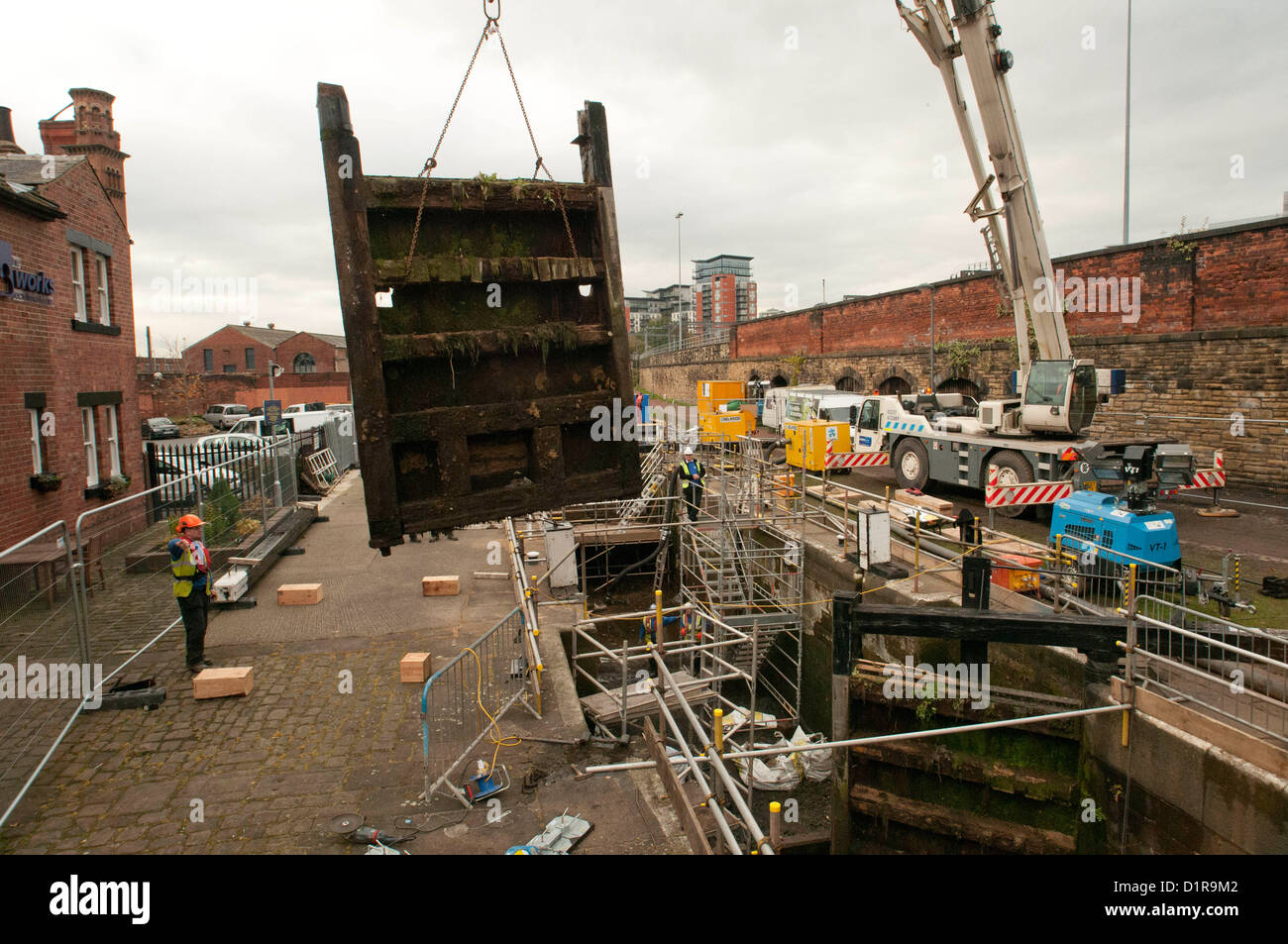 Office lock; Leeds & Liverpool canal, Leeds; replacing a lock gate ...